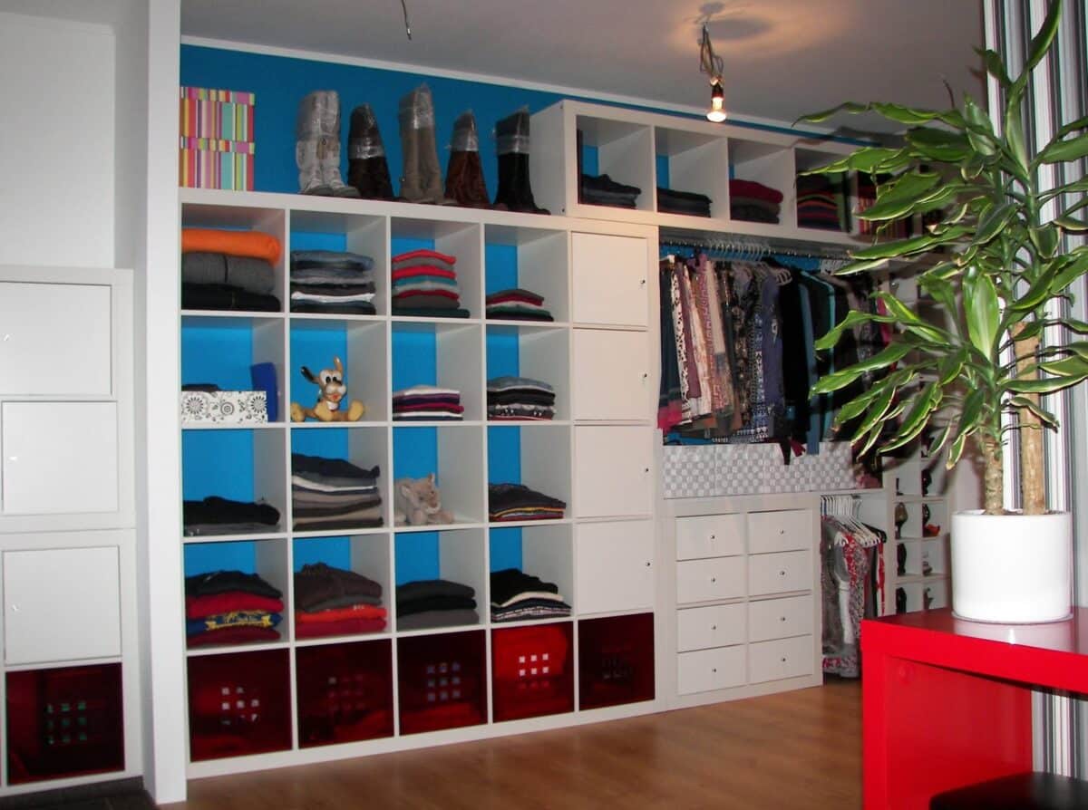 I Built a DIY Cube Closet and It Organized My Entire Wardrobe and ...