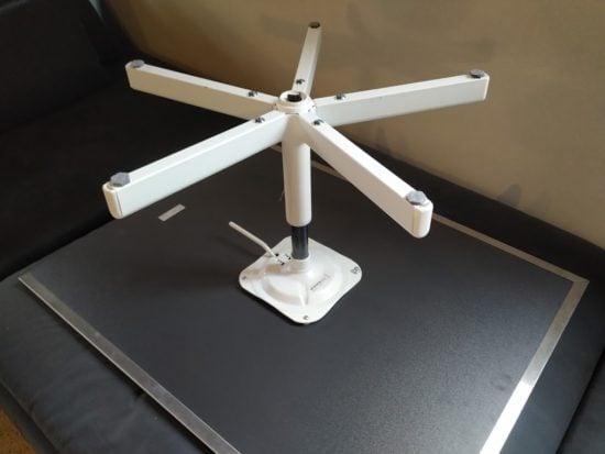 Minimalist height-adjustable rotating coffee table